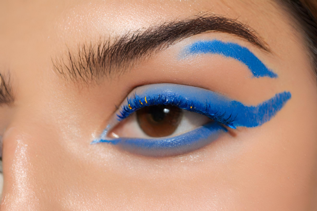 Le meilleur mascara bleu pour sublimer les yeux marrons - Guide complet